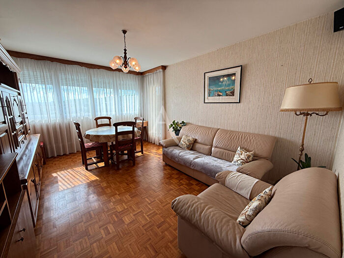 Neuilly-sur-Marne, Fauvettes Sud : Appartement 3 pièces à vendre