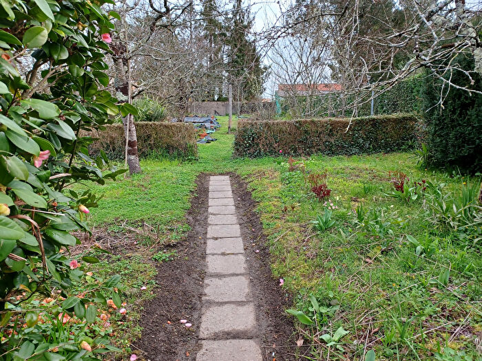 Maison à vendre - Coëx - 8 pièces - 5 chambres