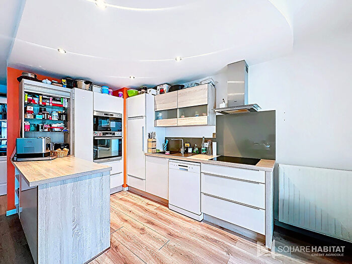 Appartement à vendre - Quartiers Centre, Saint-Hélier, Gare - 4 pièces - 3 chambres