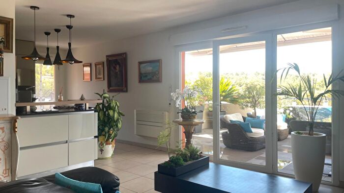 Appartement 4 pièces à Châteauneuf-le-Rouge, à vendre