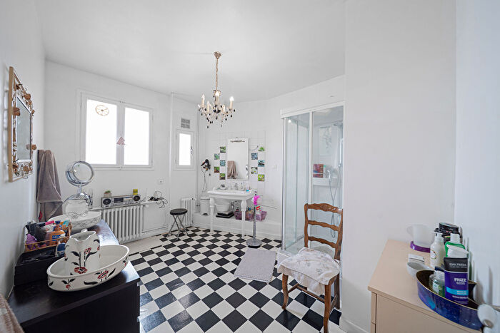 Appartement à vendre - Montceau-les-Mines, Bellevue - 6 pièces - 3 chambres