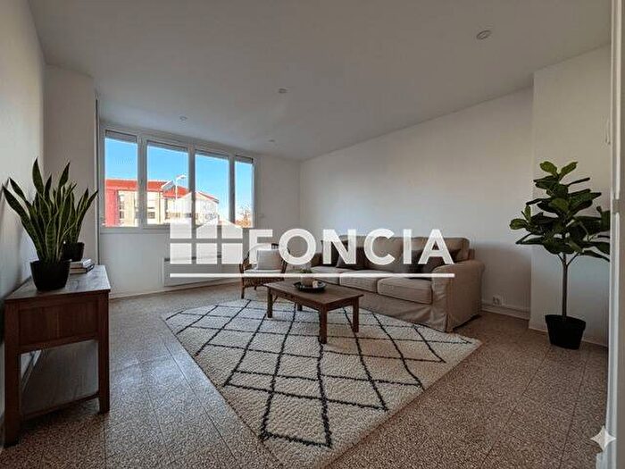 Appartement à louer - Les Remparts-Champs de Mars, Perpignan - 4 pièces - 3 chambres