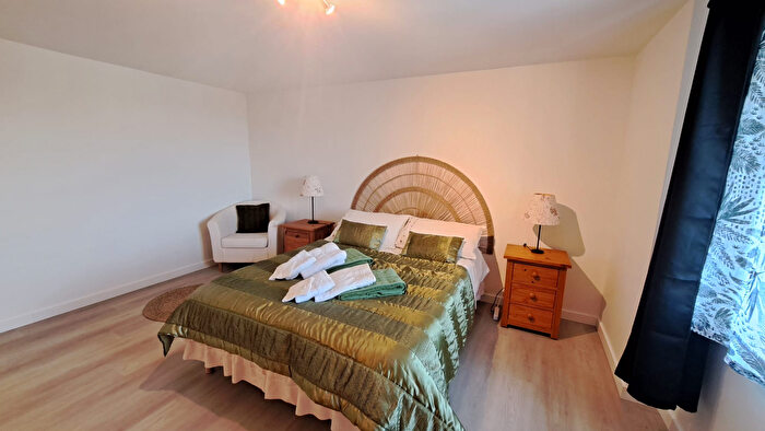 Maison à vendre - Saint-Méard-de-Drône - 19 pièces - 12 chambres