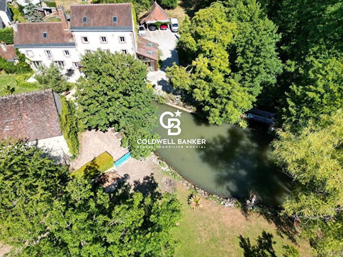 Neuville-sur-Brenne - Maison 8 pièces à vendre