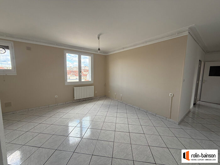 Villeurbanne, République, Tolstoi - Appartement 3 pièces à louer
