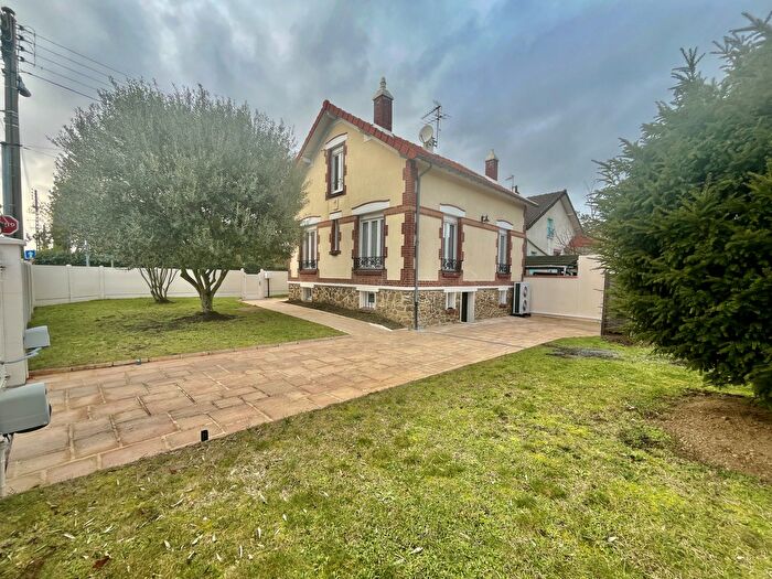 Maison à vendre - Neuilly-sur-Marne, Bourg ancien, Pré Fleuri, Rives de Neuilly - 4 pièces - 3 chambres