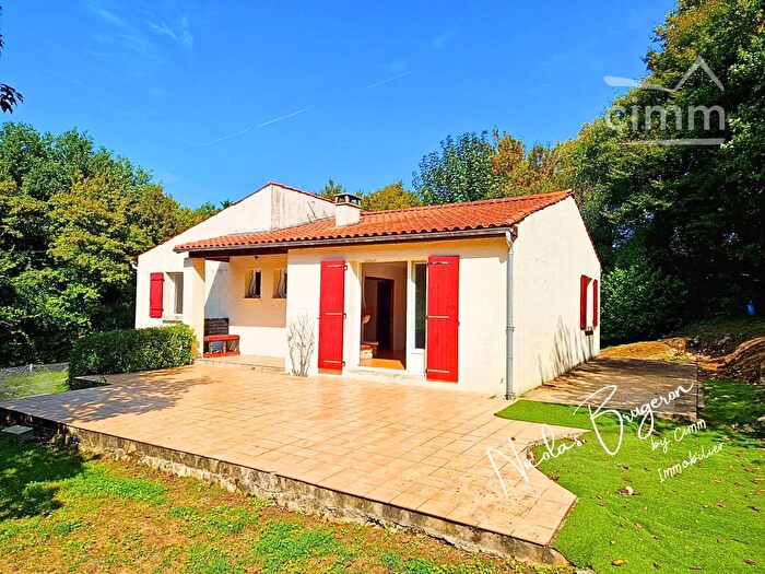 Maison à vendre - Bussac-sur-Charente - 4 pièces - 3 chambres