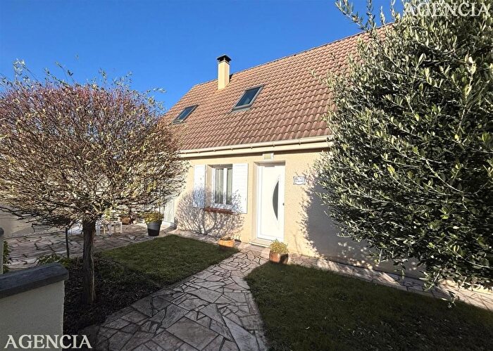 Maison à vendre - Fontenay-Trésigny - 6 pièces - 4 chambres