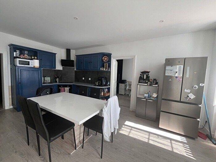 Sainte-Gemme : Maison 6 pièces à louer