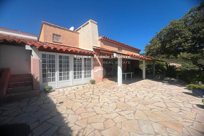 Maison à vendre - Roquebrune-sur-Argens - 5 pièces - 4 chambres