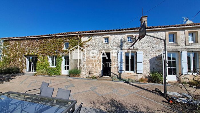 Coulonges-sur-l'Autize : Maison 7 pièces à vendre