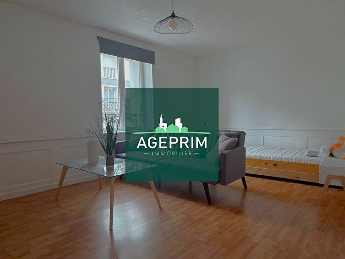 Appartement à louer - Centre Ville, Saint-Dié-des-Vosges - 1 pièce - 1 chambre