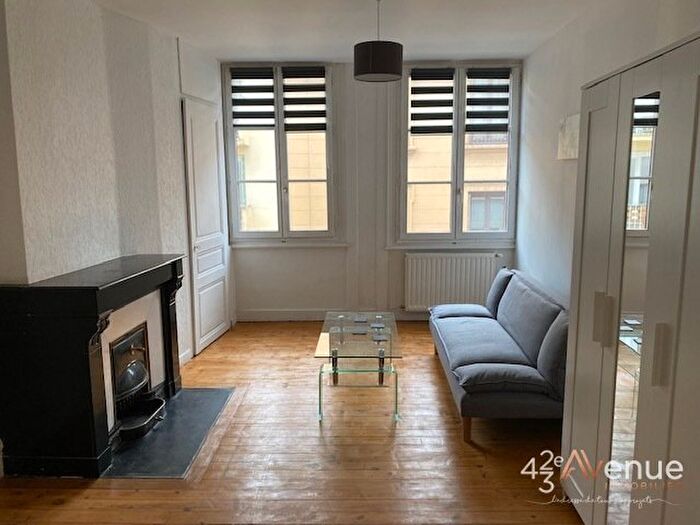 Appartement à louer - Saint-Étienne, Crêt de Roc - 1 pièce