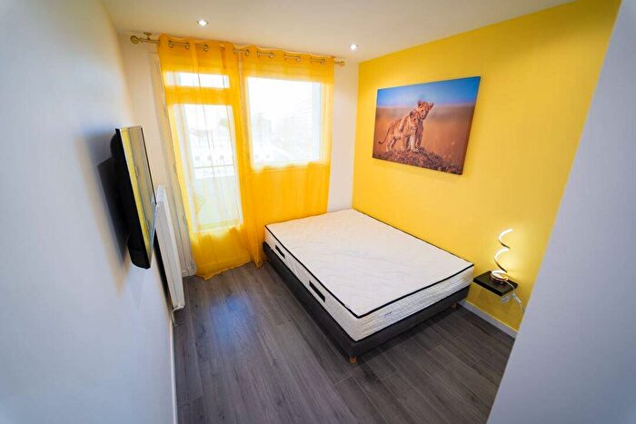 Appartement à louer - Lyon ème arrondissement - 6 pièces - 5 chambres