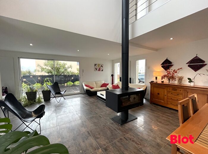 Maison à vendre - Montgermont - 8 pièces - 6 chambres