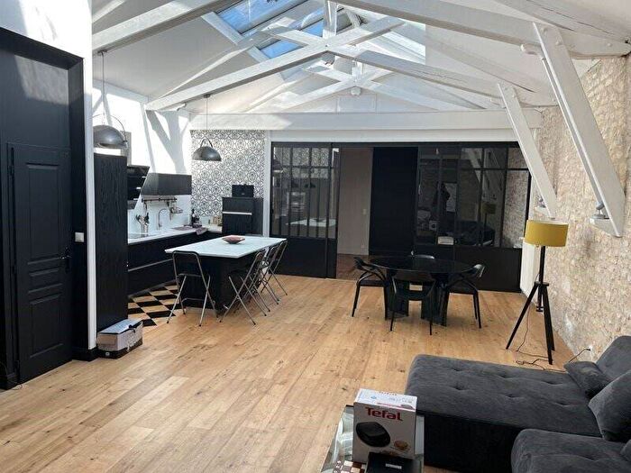 Appartement à louer - Ruffec - 4 pièces - 2 chambres