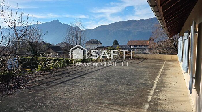 Maison à vendre - Brison-Saint-Innocent - 10 pièces - 7 chambres