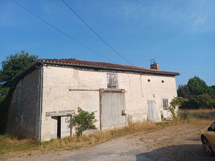 Maison 3 pièces à Saint-Quentin-de-Chalais, à vendre