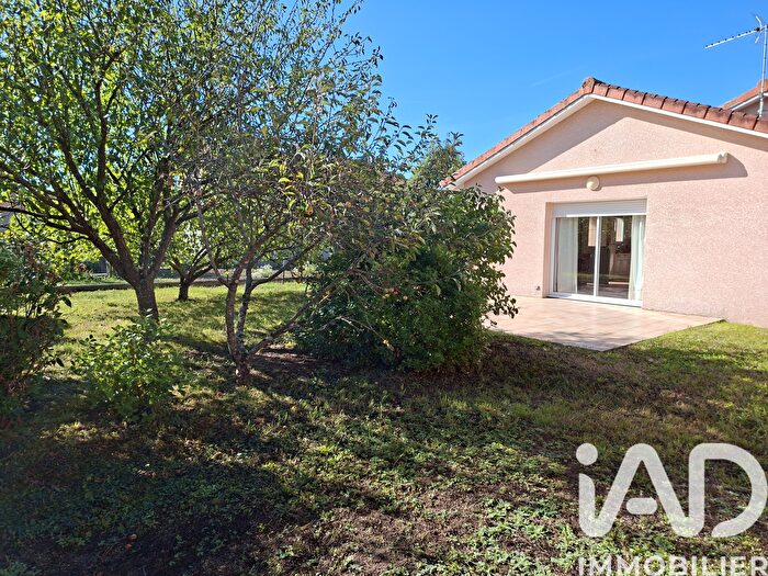 Maison à louer - Saint-Georges-de-Baroille - 4 pièces - 2 chambres