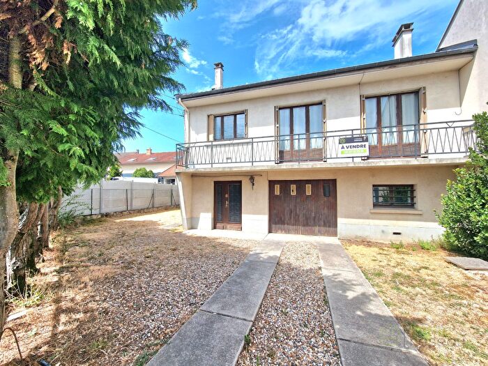 Maison 5 pièces à vendre à Pontault-Combault, Centre commercial