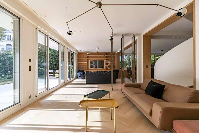 Appartement 5 pièces à Saint James-Général Koenig, Neuilly-sur-Seine, à louer