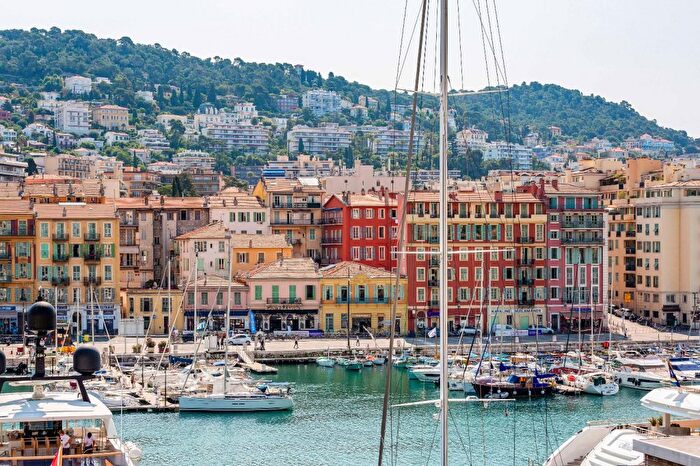 Appartement à vendre - Nice, Le Port - 5 pièces - 4 chambres