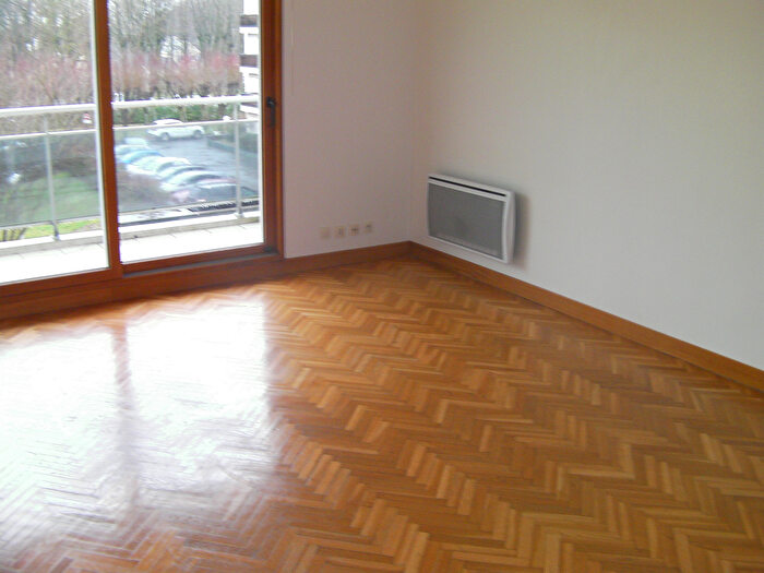 Appartement à louer - Évry, Village - 1 pièce