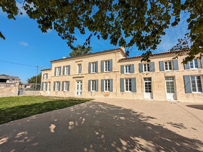 Maison à vendre - Mesnac - 6 pièces - 4 chambres