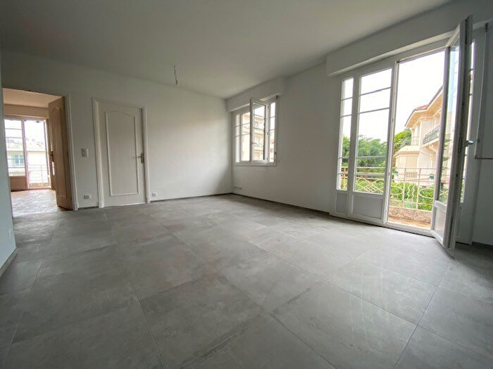 Appartement 3 pièces à Nice, Poètes, à louer