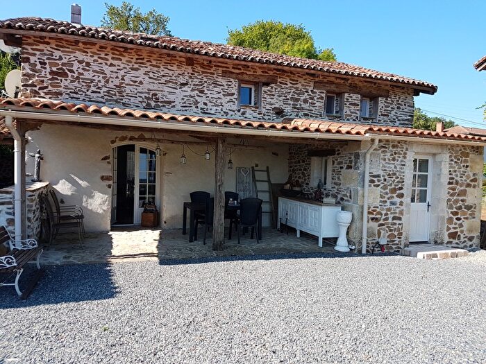 Maison à vendre - Cherves-Châtelars - 4 pièces - 3 chambres