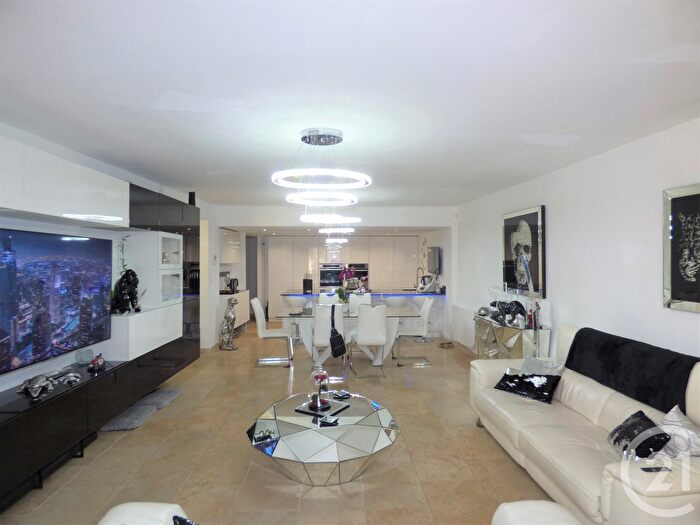 Maison 6 pièces à Saint-Maximin-la-Sainte-Baume, Centre-ville, à vendre