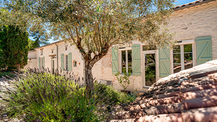 Maison 8 pièces à Montcuq, à vendre