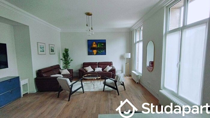 Appartement à louer - Martroi-Cathédrale, Orléans - 1 pièce - 1 chambre