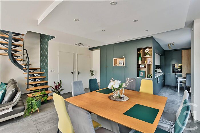 Appartement à vendre - Neuville-sur-Saône - 5 pièces - 3 chambres