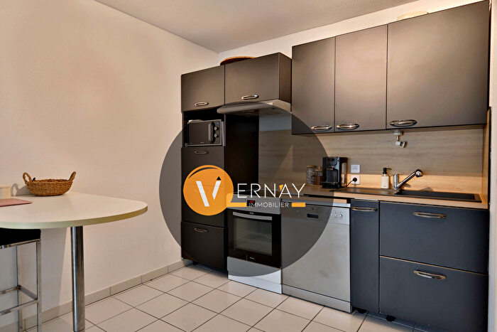 Appartement à vendre - Vénissieux, Centre-ville - 2 pièces - 1 chambre