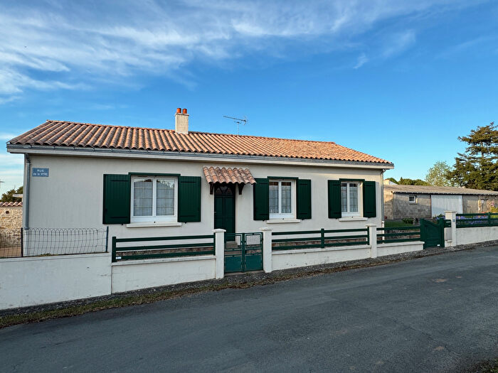 Maison 4 pièces à Saint-Jean-de-Beugné, à vendre