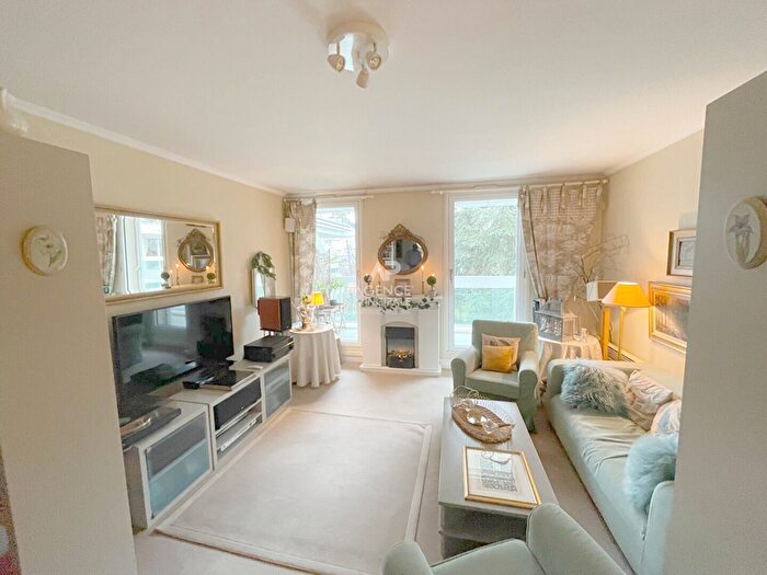 Appartement à vendre - Viroflay, Aulnettes, Forêt Domaniale de Fausses-Reposes - 4 pièces - 3 chambres