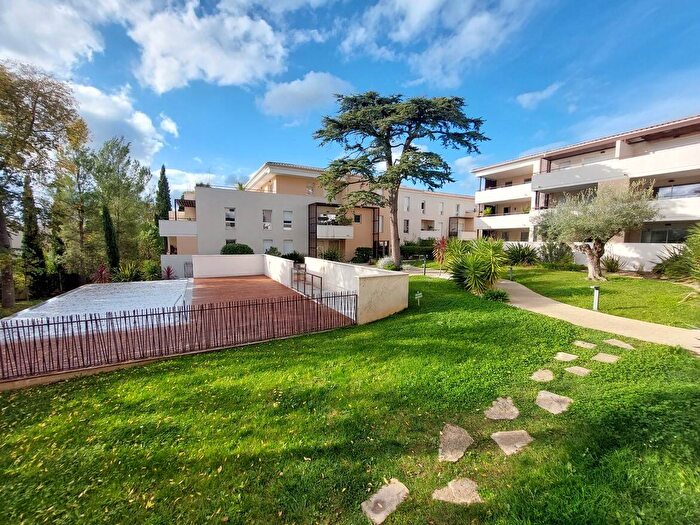 Appartement à louer - Casernes, Nîmes - 1 pièce