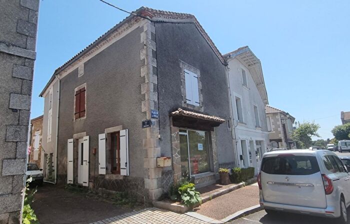 Maison à vendre - Piégut-Pluviers - 7 pièces - 5 chambres