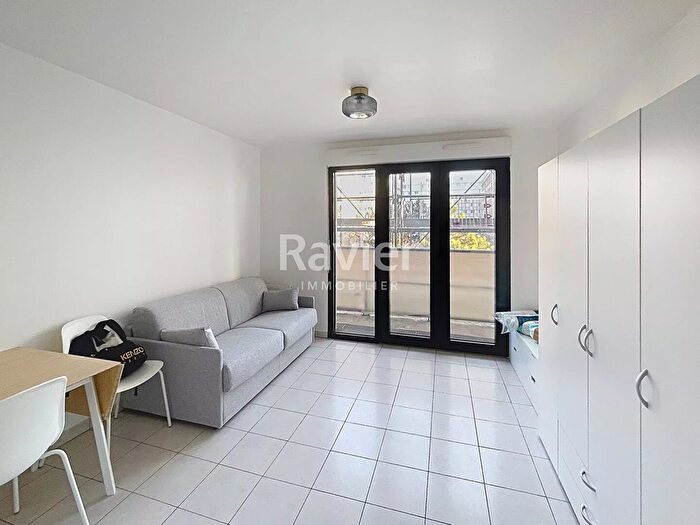 Asnières-sur-Seine, Gresillons, Voltaire : Appartement 1 pièce à louer
