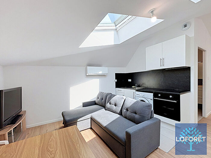 Appartement 2 pièces à Étampes, Centre-Ville, à louer
