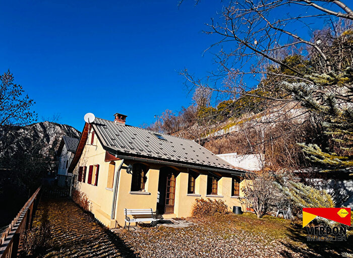 Allos : Maison 4 pièces à vendre