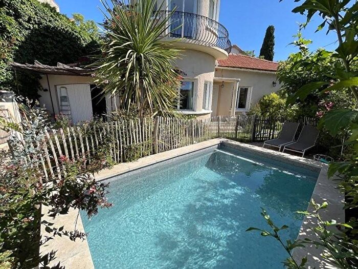 Maison à louer - Marseille ème - 5 pièces - 4 chambres