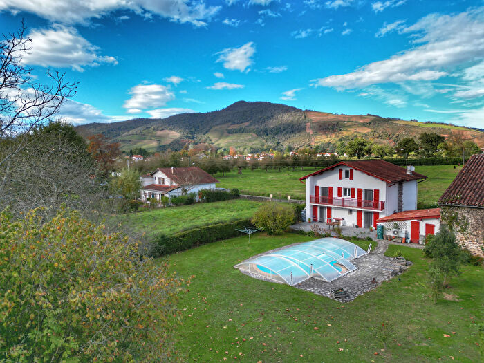 Maison à vendre - Saint-Jean-Pied-de-Port - 6 pièces - 4 chambres