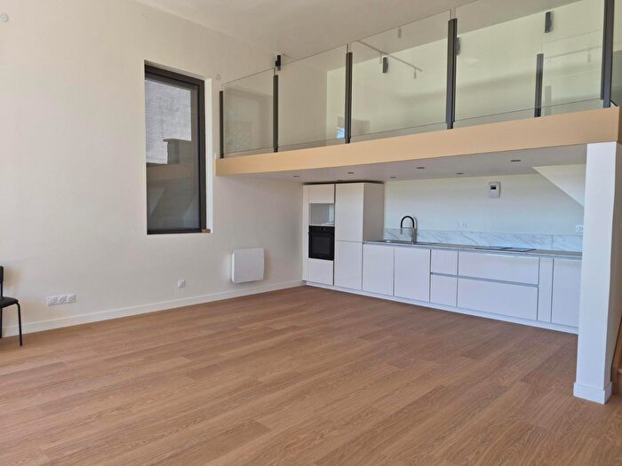 Appartement 4 pièces à Sainte-Foy-lès-Lyon, Centre-ville, à louer