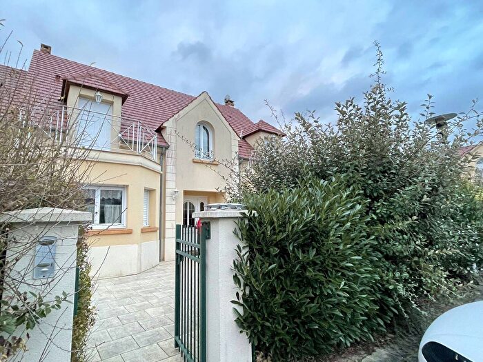 Maison à louer - Tillet et Est, Bussy-Saint-Georges - 7 pièces - 6 chambres