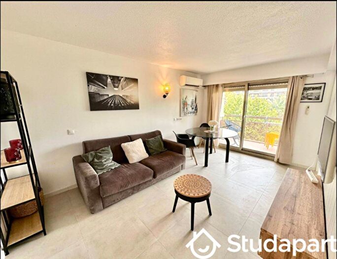 Appartement à louer - La Colle, Antibes - 2 pièces - 1 chambre
