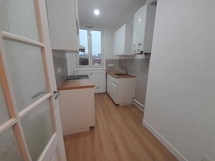 Appartement à louer - Plateau-Grèves-Europe-Gare du Stade-Fossés Jean, Colombes - 3 pièces - 1 chambre