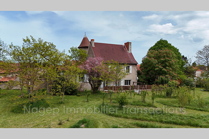 Maison 10 pièces à vendre à Saint-Bonnet-de-Rochefort