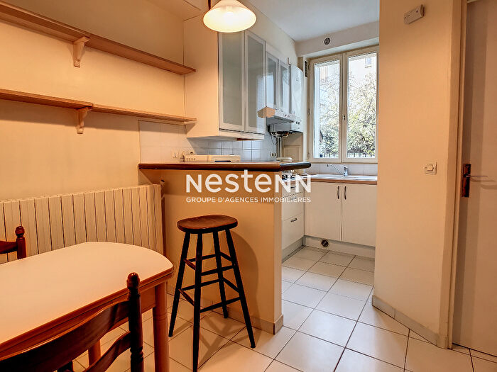 Appartement à louer - Issy-les-Moulineaux, Les Iles, La Ferme - 1 pièce